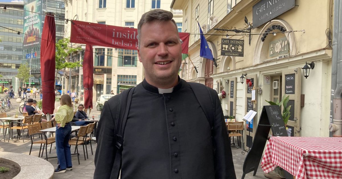 Gergely Bese, prêtre d’une Église catholique hongroise conservatrice - CEC